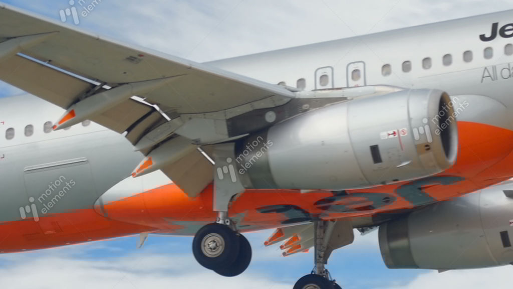 Airbus 320 Landing Stock video footage | 10007730